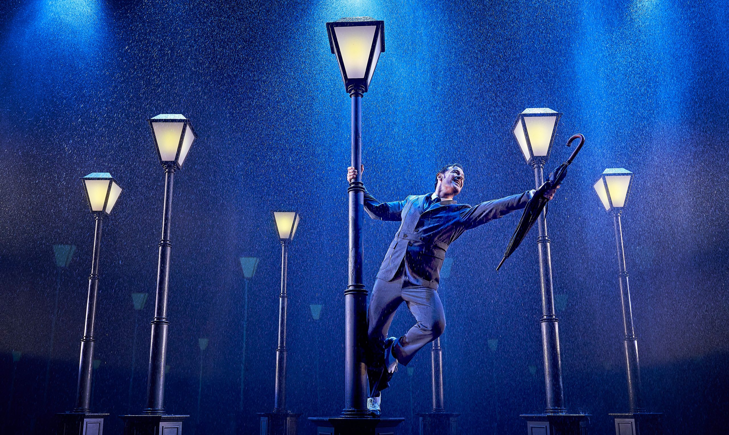 El musical 'Cantando bajo la lluvia' de Àngel Llàcer y Manu Guix llega ...