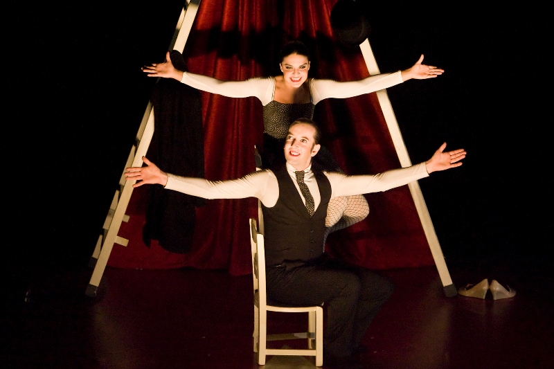 El Perro Azul Teatro reestrena 'Artistas o Bestias', su obra más ...